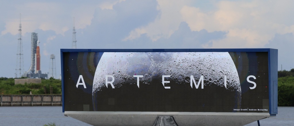 DeRoo Comments on Artemis Launch | Physics and Astronomy - College of ...